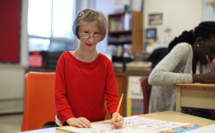 Meet the Real Life “Thumbelina”, 17 Year Old Girl With a Rare Condition